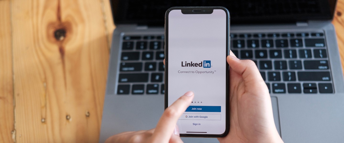 8 Essential Tips for Crafting an Impressive LinkedIn Profile | Maxwell ...